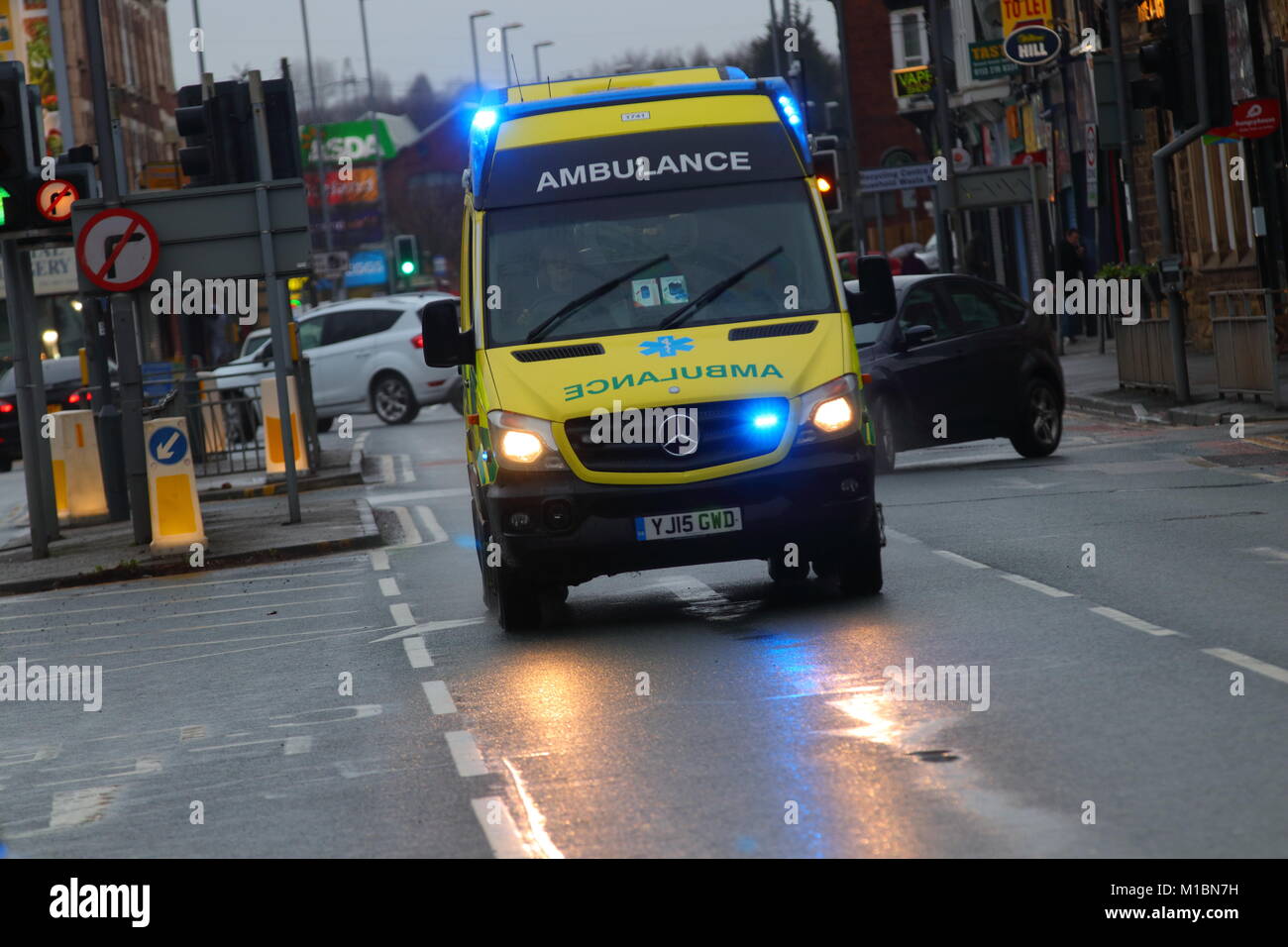 Ambulance incident response unit hi-res stock photography and images ...