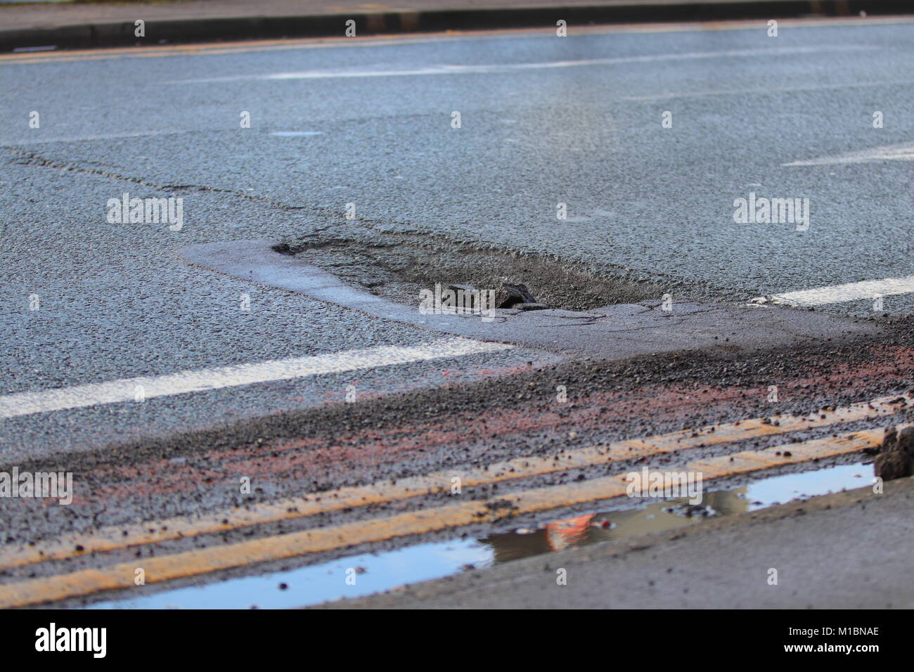 Road subsidence hi-res stock photography and images - Alamy