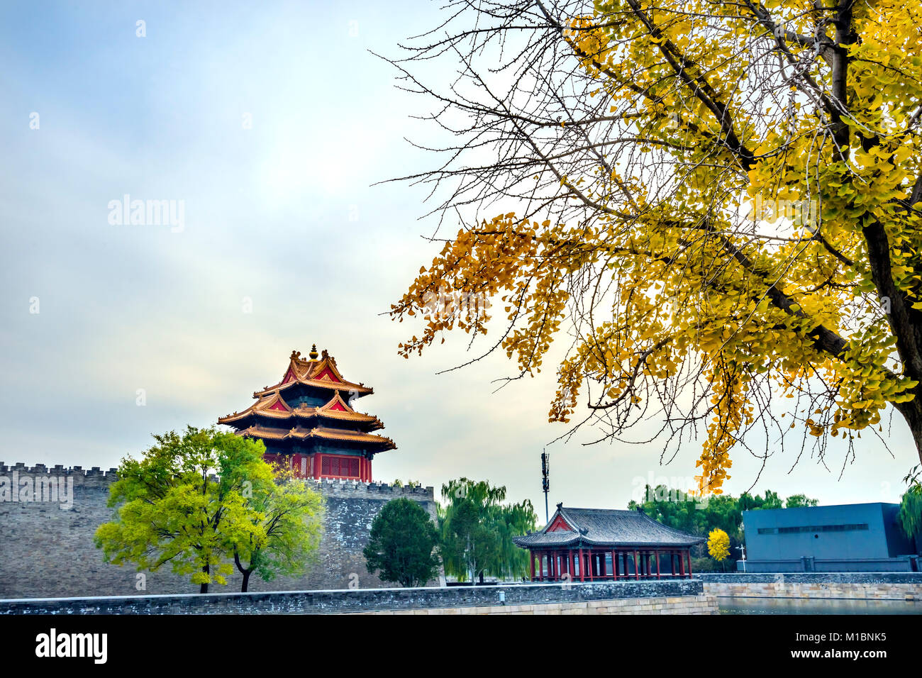 Yellow and red emperors ancient china hi-res stock photography and ...