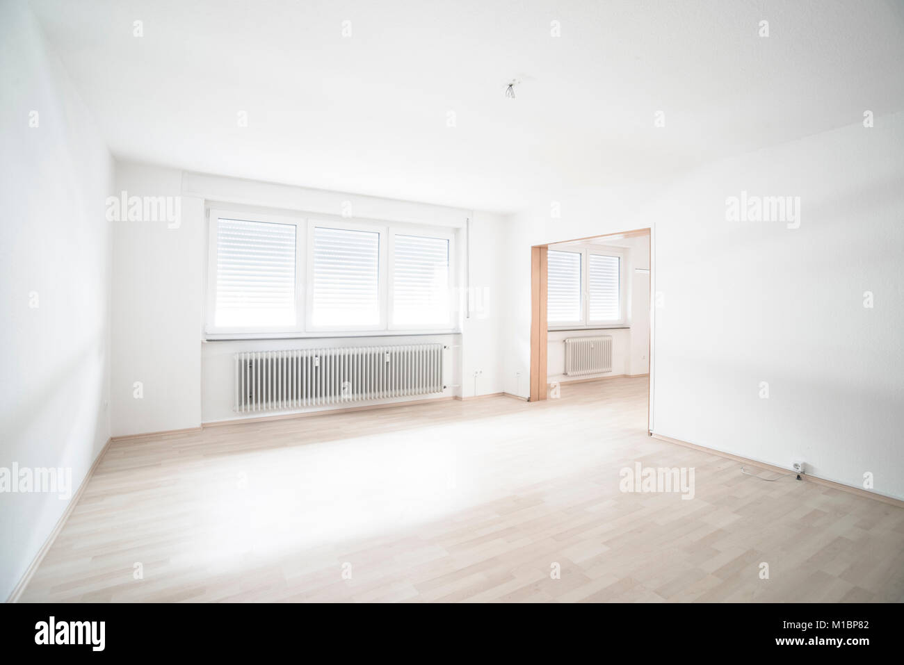 Empty apartment agent hi-res stock photography and images - Alamy