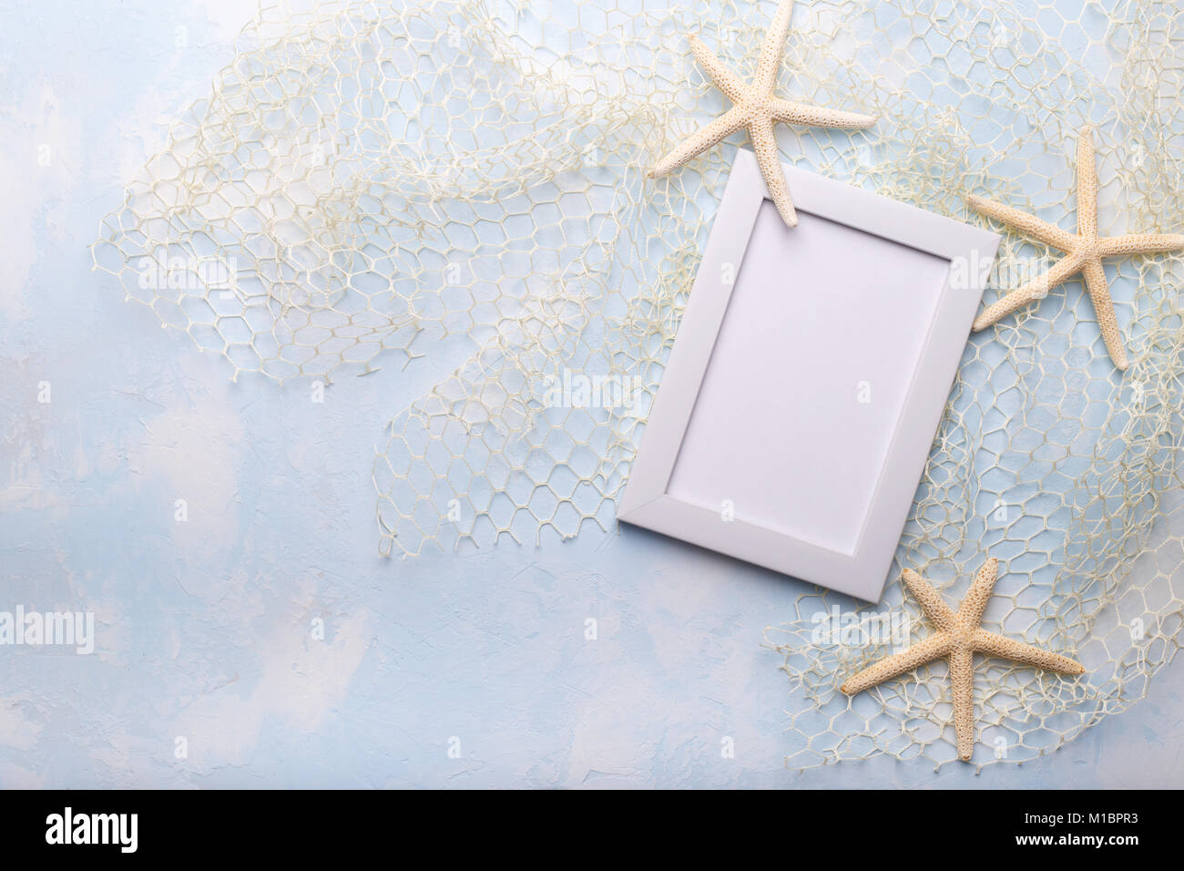 Summer Holiday concept with star fish, sea shells, fishing net and rope ...