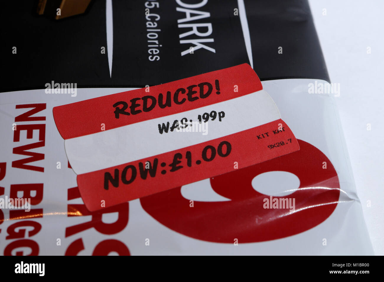 Supermarket price reduction hi-res stock photography and images - Alamy