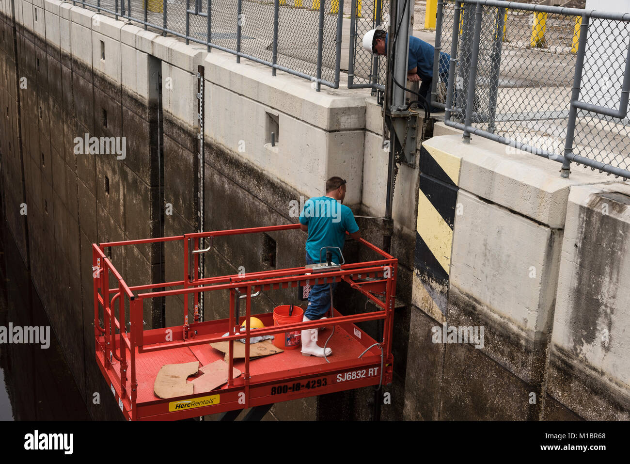 Moss bluff lock and dam hi-res stock photography and images - Alamy