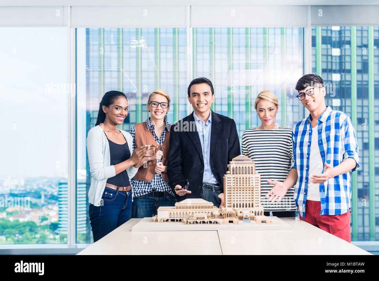 Building and architecture team hi-res stock photography and images - Alamy