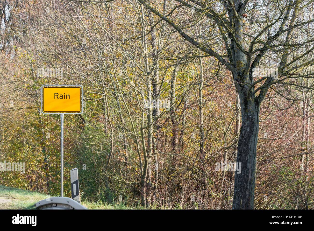 German language road signs hi-res stock photography and images - Alamy