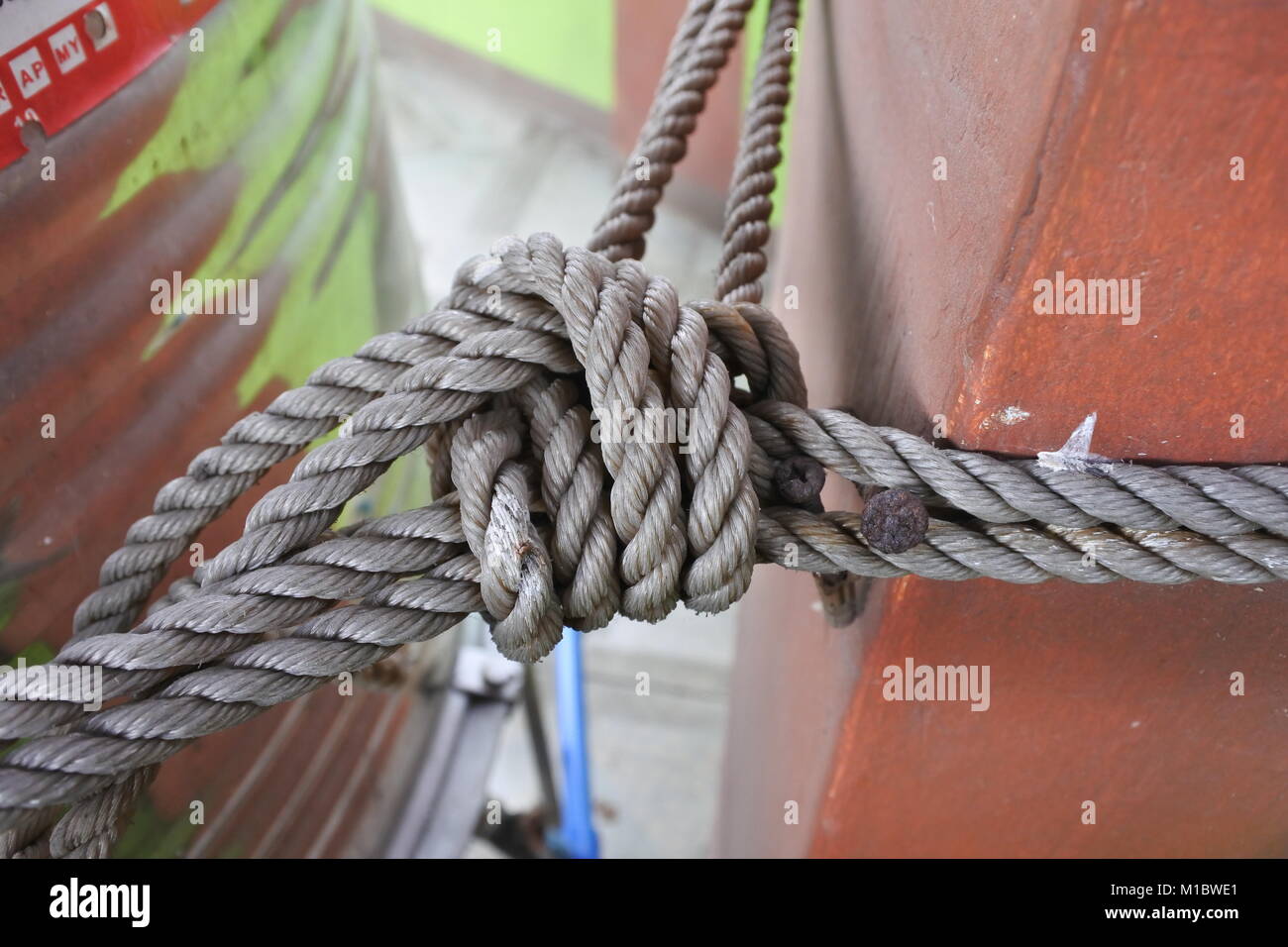 Rope tied into a knot hi-res stock photography and images - Alamy