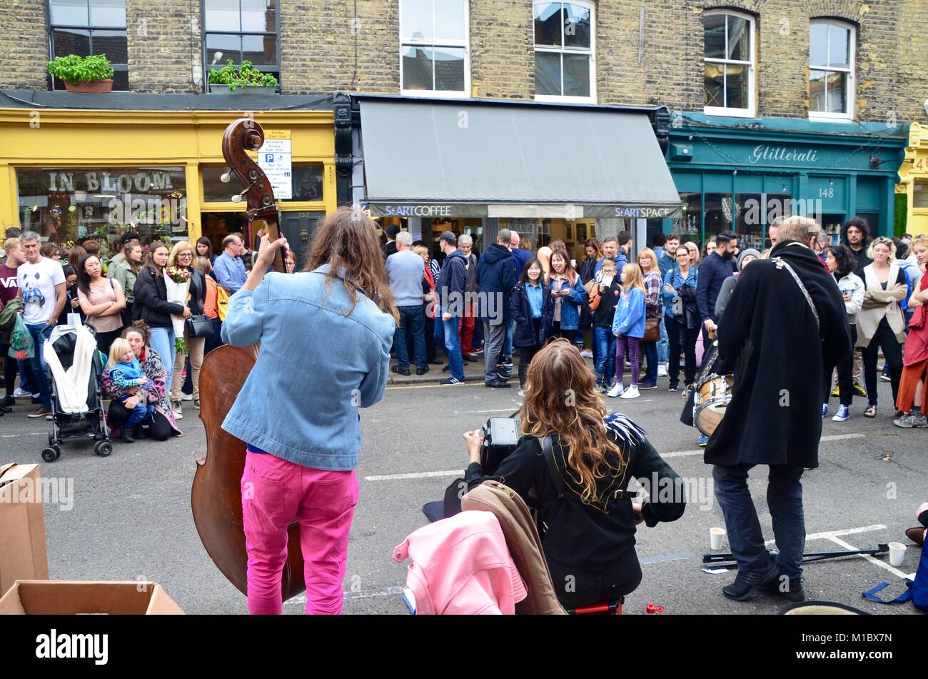 Street victorian musicians hi-res stock photography and images - Alamy