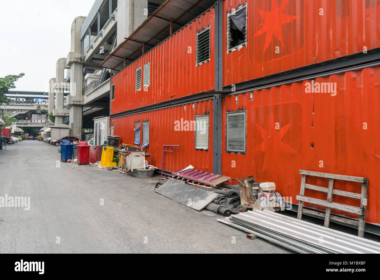 A view of poor suburbs of Bangkok Stock Photo - Alamy