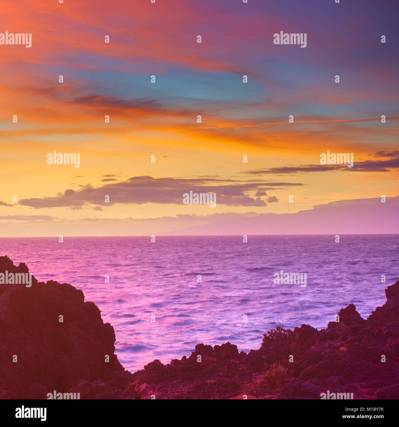 Beautiful sundown over the ocean hi-res stock photography and images ...