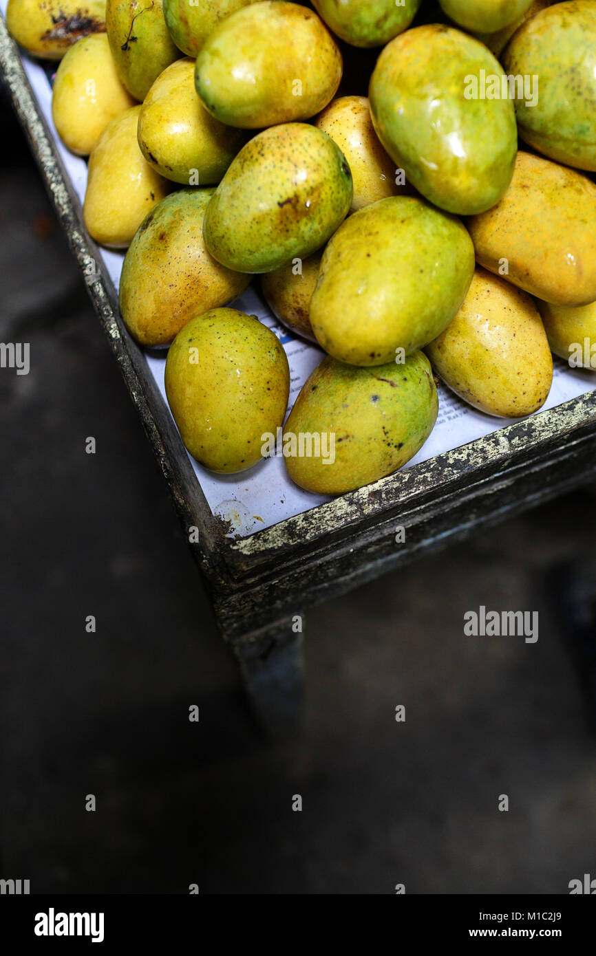 Mango fruits in basket hi-res stock photography and images - Alamy