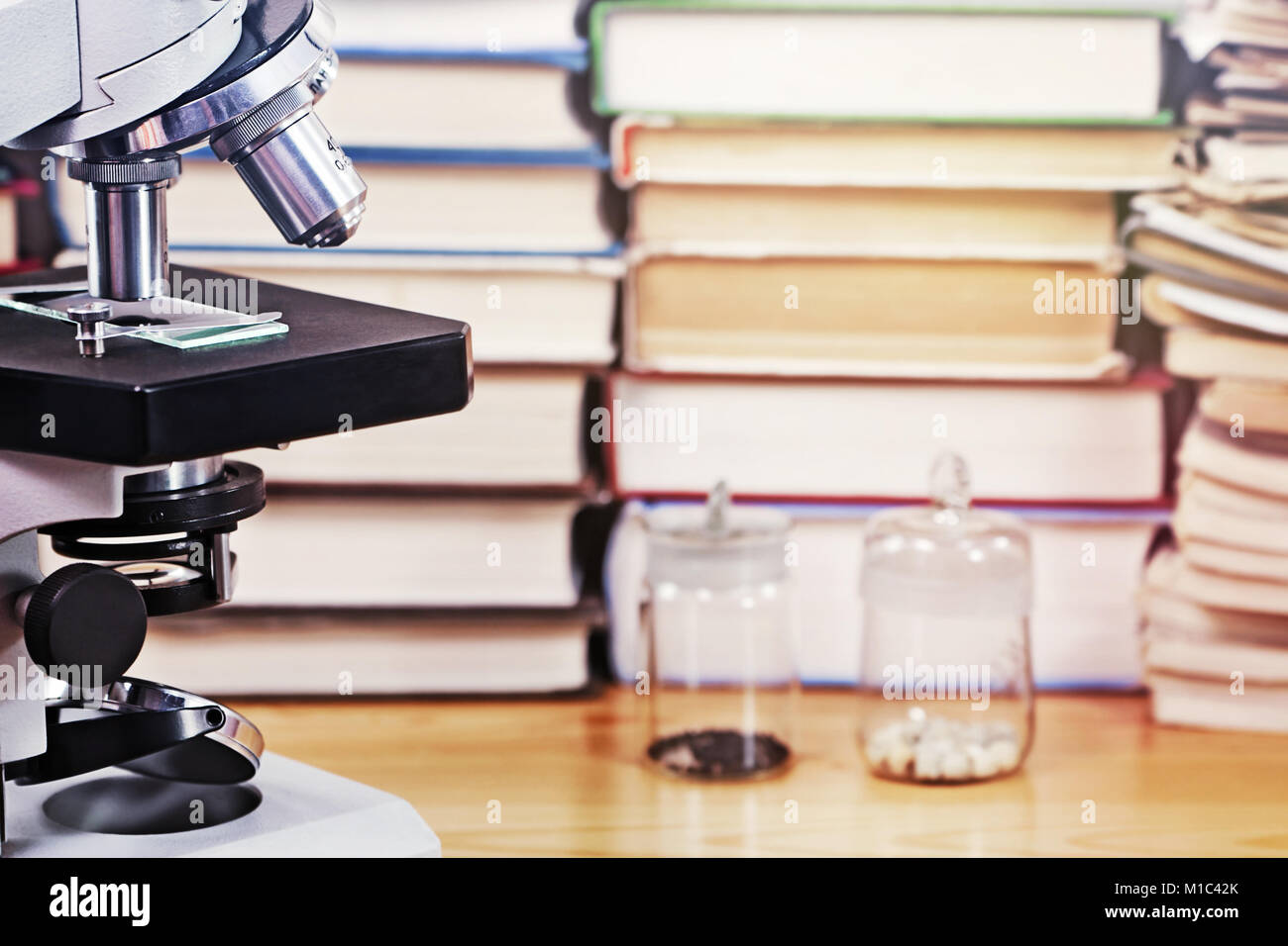 Microscope analysis hi-res stock photography and images - Alamy