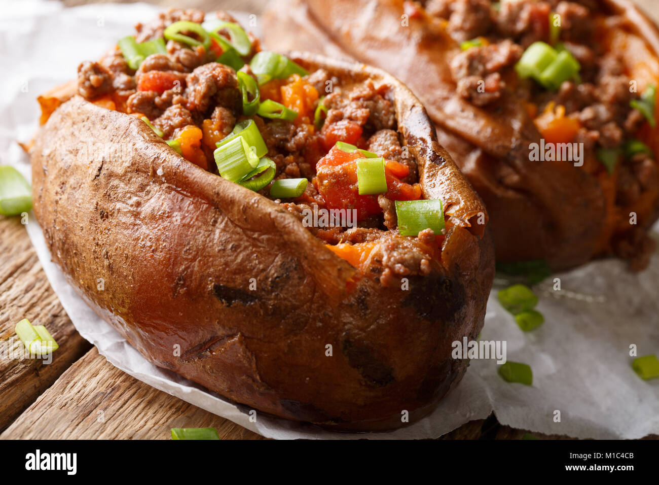 Beef stuffed potatoes hi-res stock photography and images - Alamy