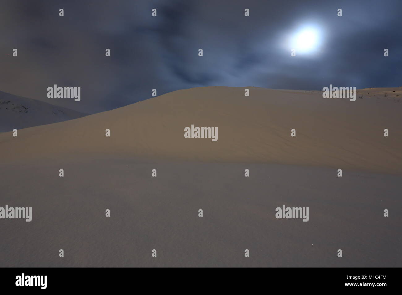Moonlight moon winter mountain hi-res stock photography and images - Alamy