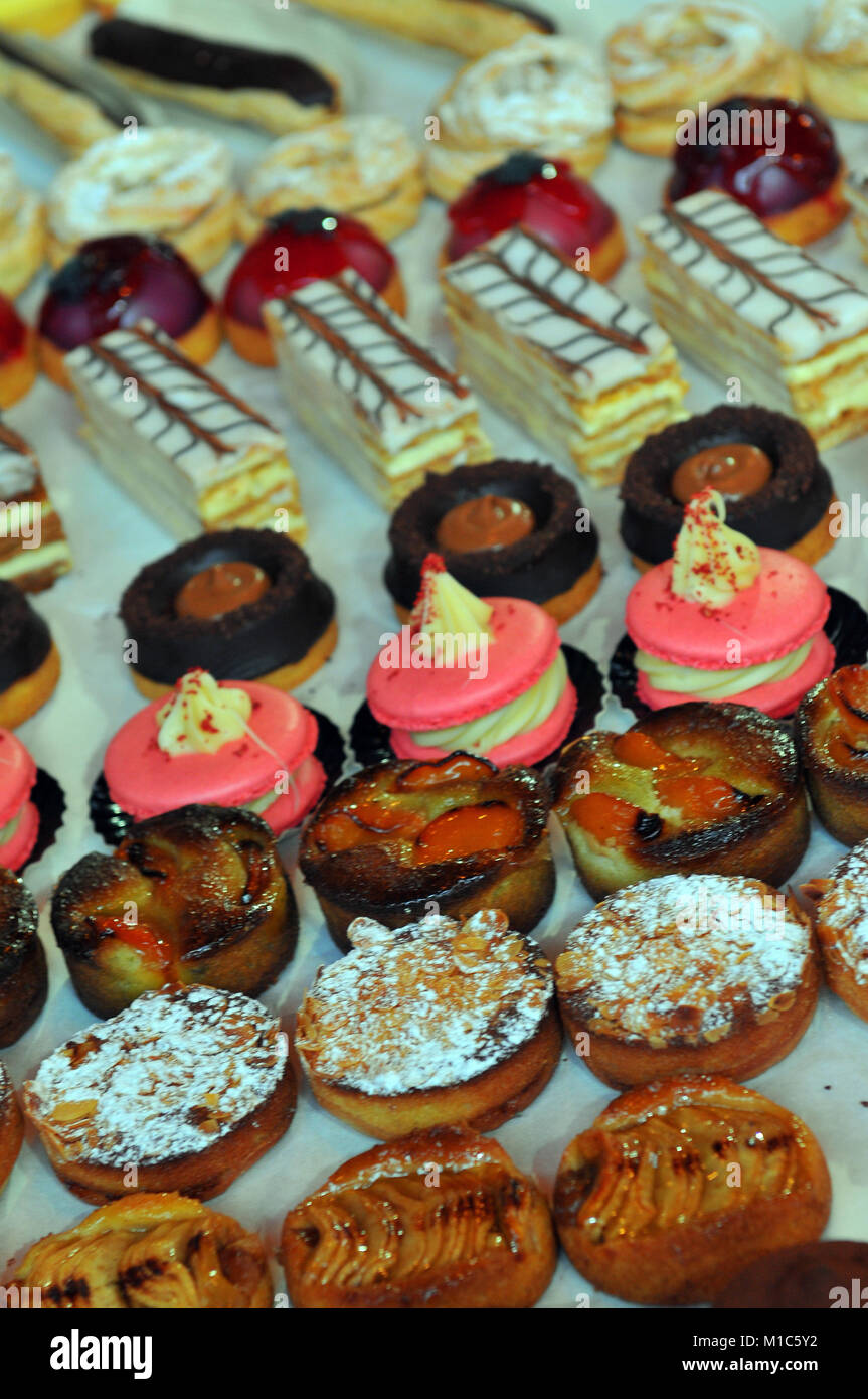 Fancy cakes hi-res stock photography and images - Alamy