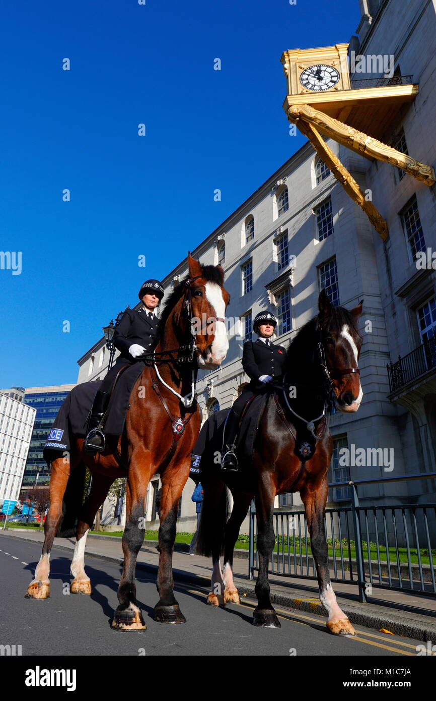 British mounted police hi-res stock photography and images - Alamy