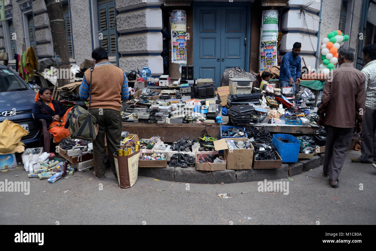 Second hand electronic market hi-res stock photography and images - Alamy