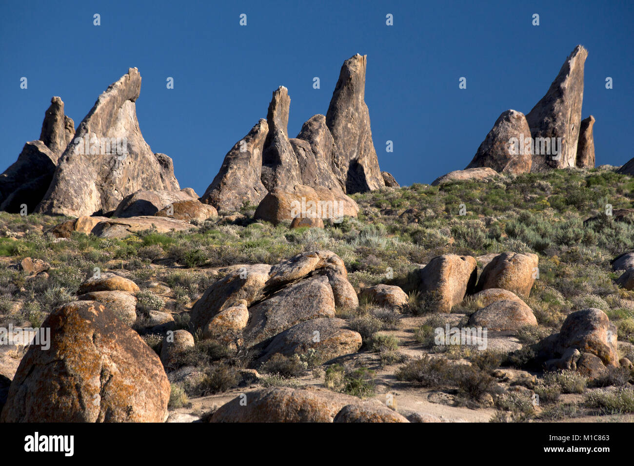 Rock formations in the Alabama Hills,California Stock Photo - Alamy