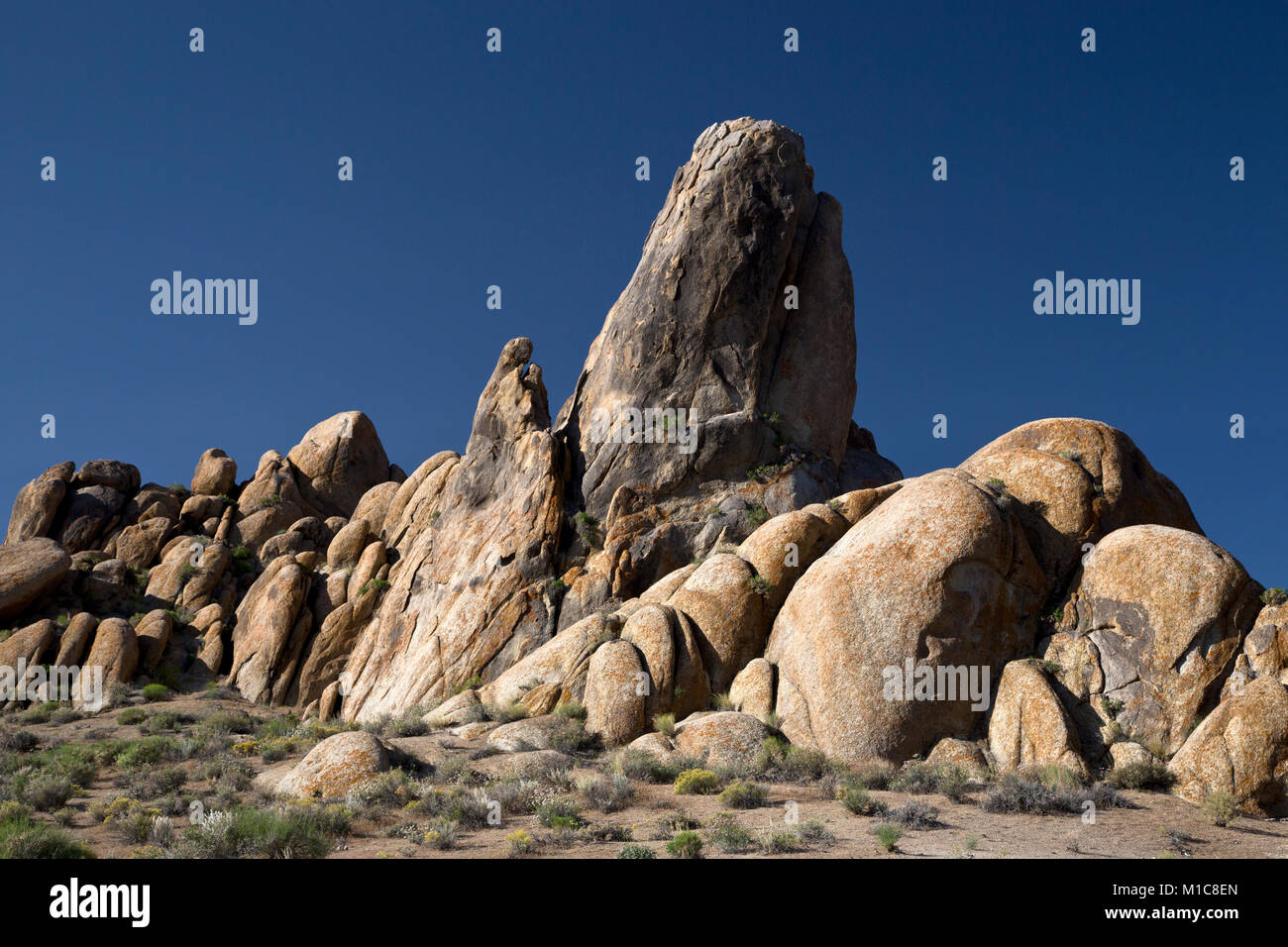 Rock formations in the Alabama Hills,California Stock Photo - Alamy