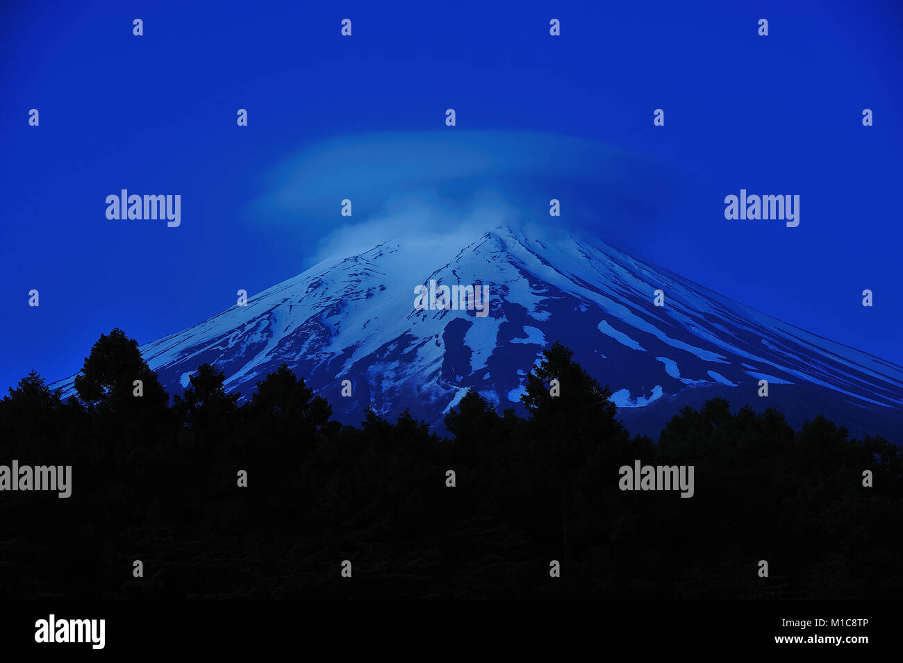 Cap cloud volcano fuji hi-res stock photography and images - Alamy
