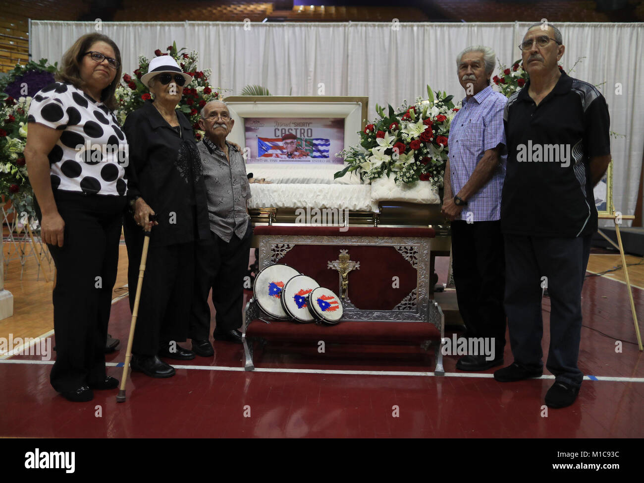 MayagÂŸez, Puerto Rico. , . Fotos del funeral y entierro del comediante ...