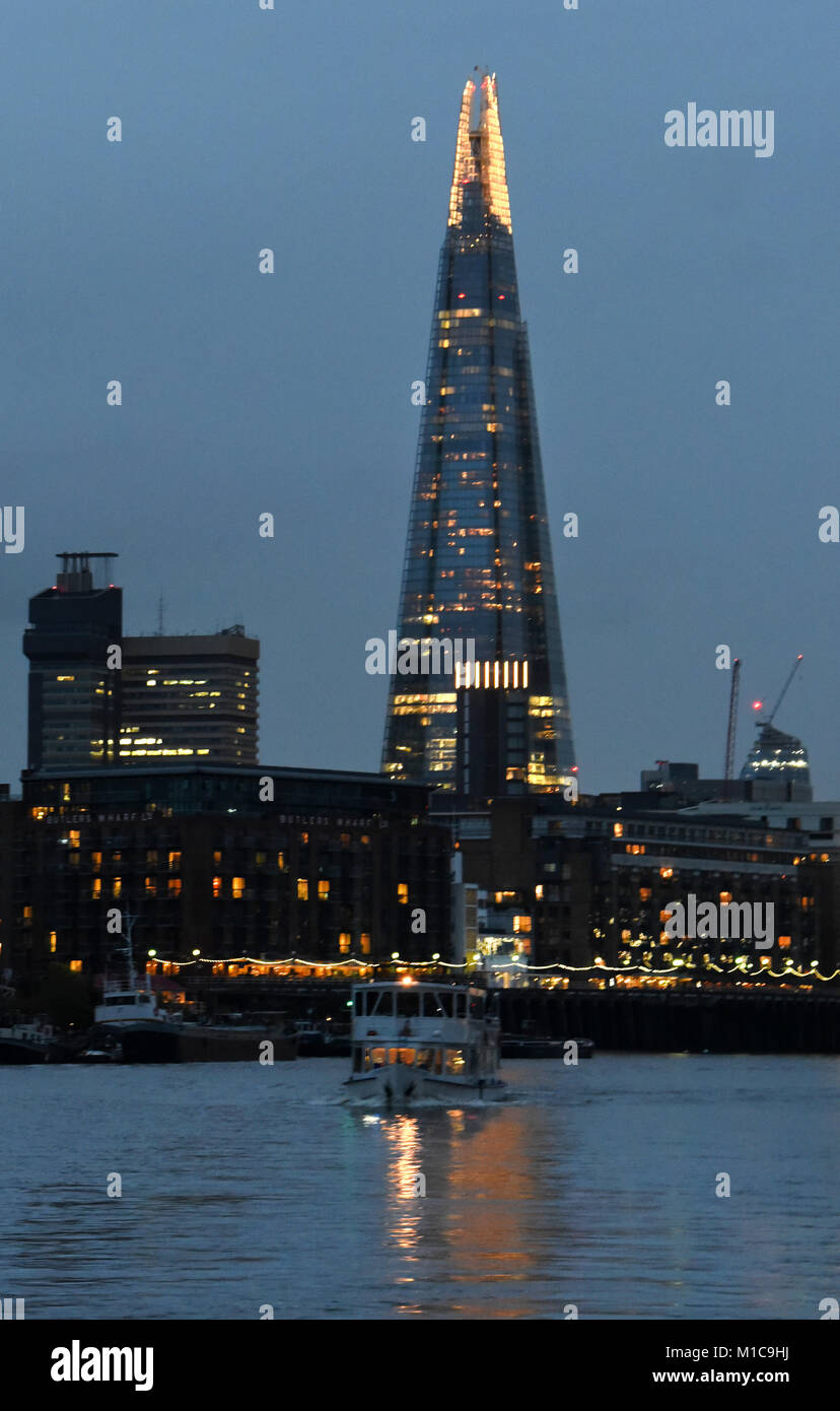 London, UK. 20th Aug, 2017. View of the building "The Shard" in London ...
