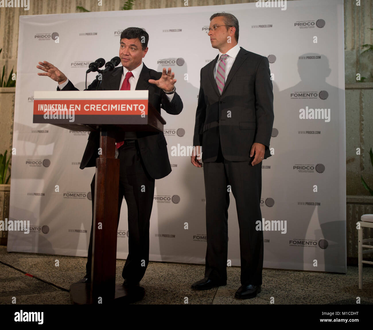 Acuerdo ejecutivo hi-res stock photography and images - Alamy