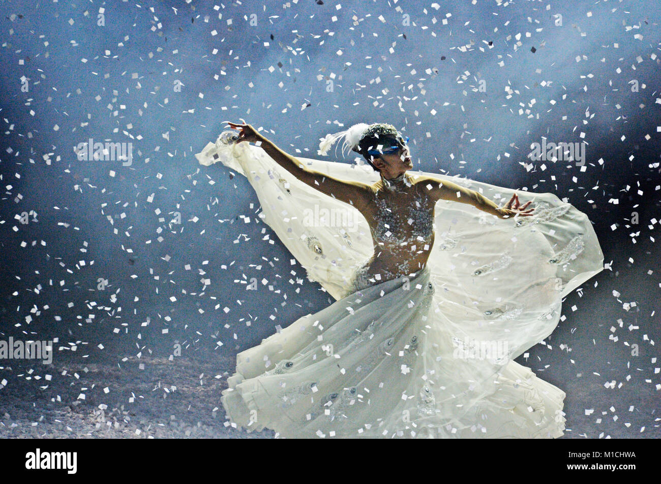 Chinese dancing hi-res stock photography and images - Alamy