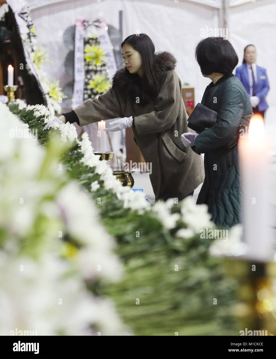 Korea. 30th Jan, 2018. Tribute to fire victims Citizens pay respects to ...