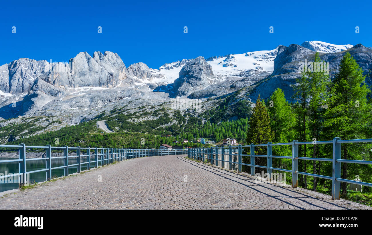 Pass fedaia hi-res stock photography and images - Alamy