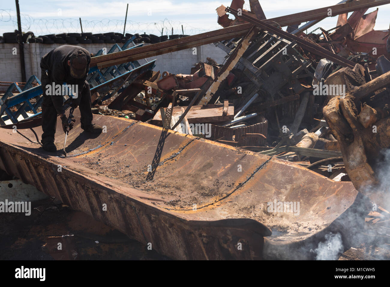 Scrap metal man hi-res stock photography and images - Alamy