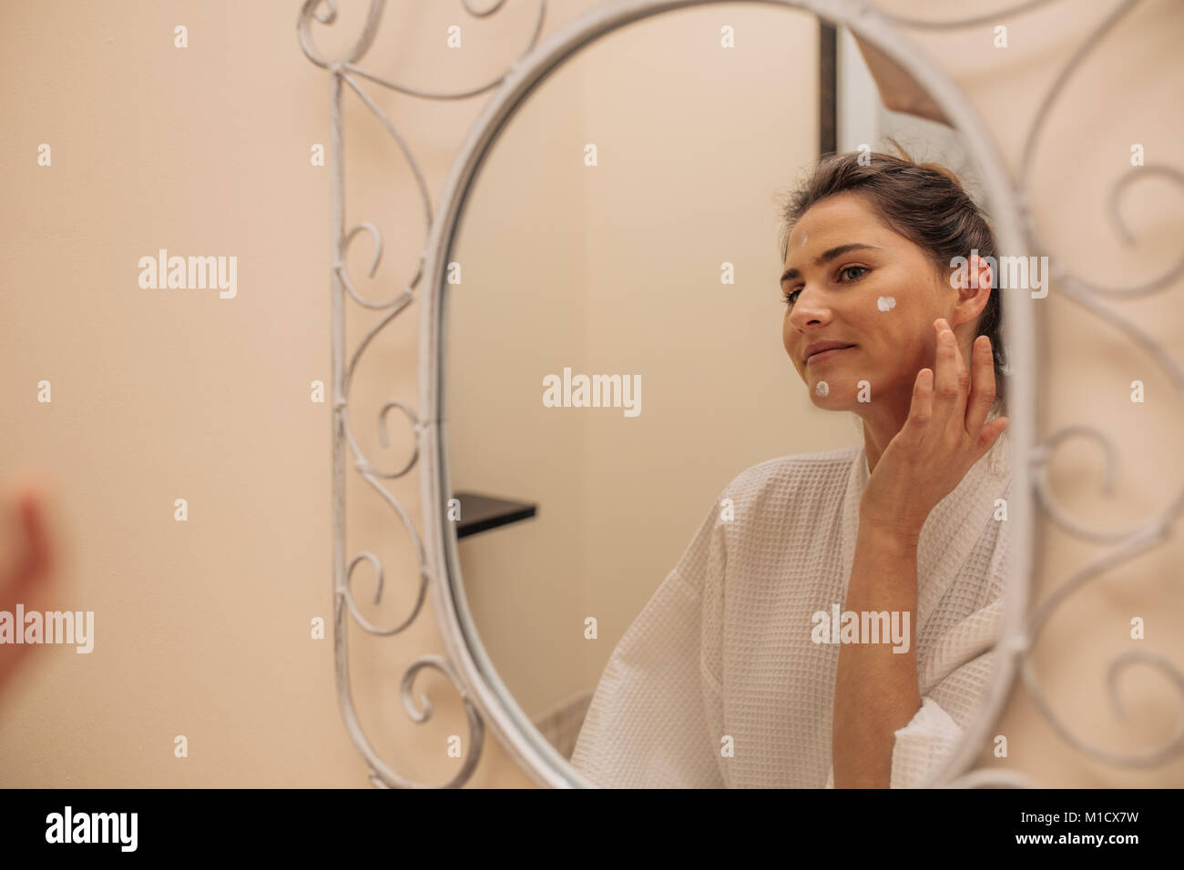 Putting on lotion hi-res stock photography and images - Alamy