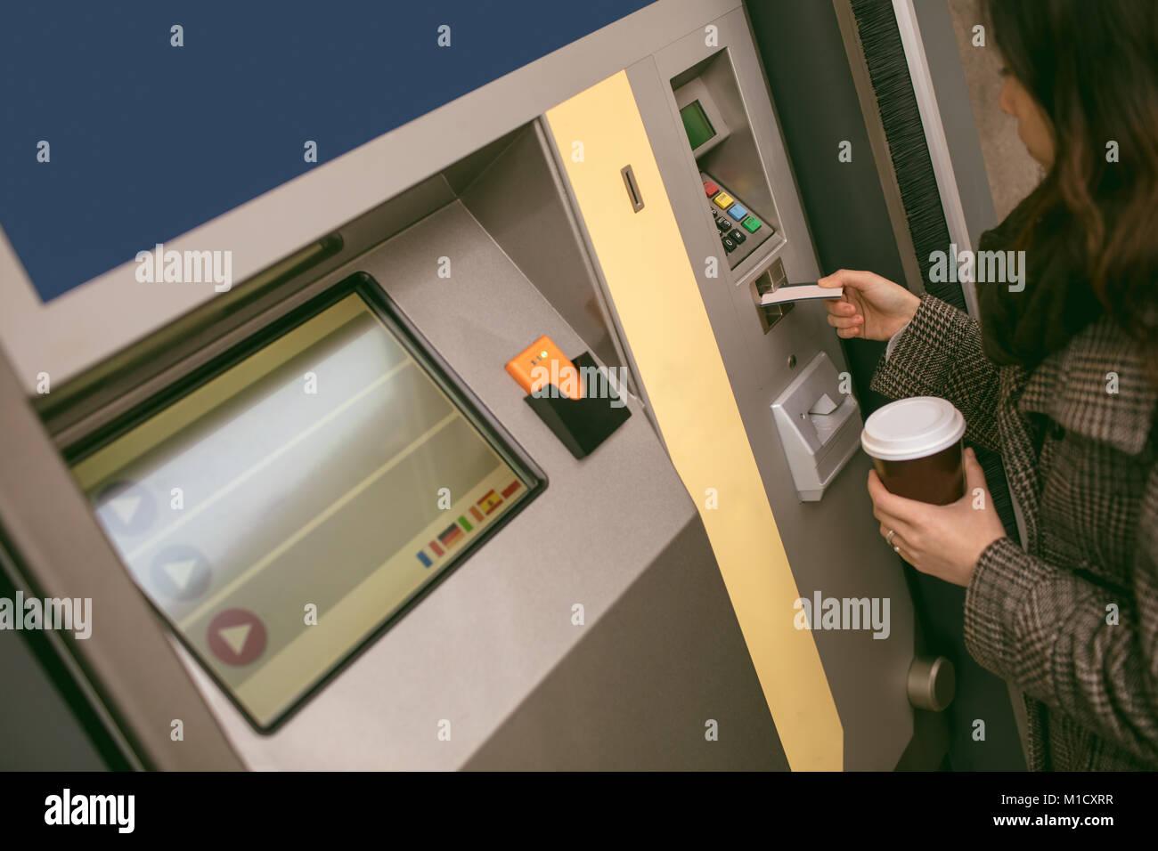 Platform ticket machine hi-res stock photography and images - Alamy