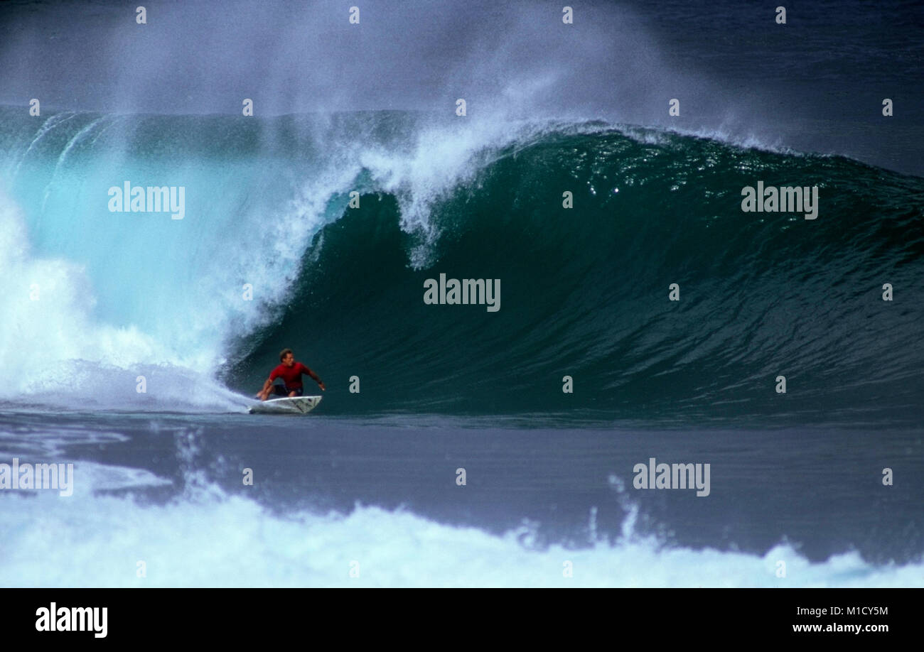 Overhead wave surfer hi-res stock photography and images - Alamy