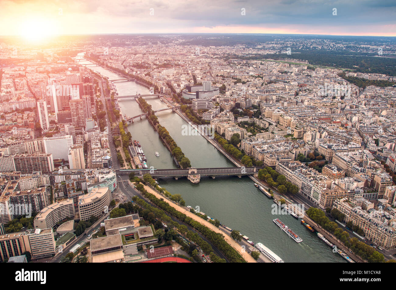 Paris bridges sunset hi-res stock photography and images - Alamy