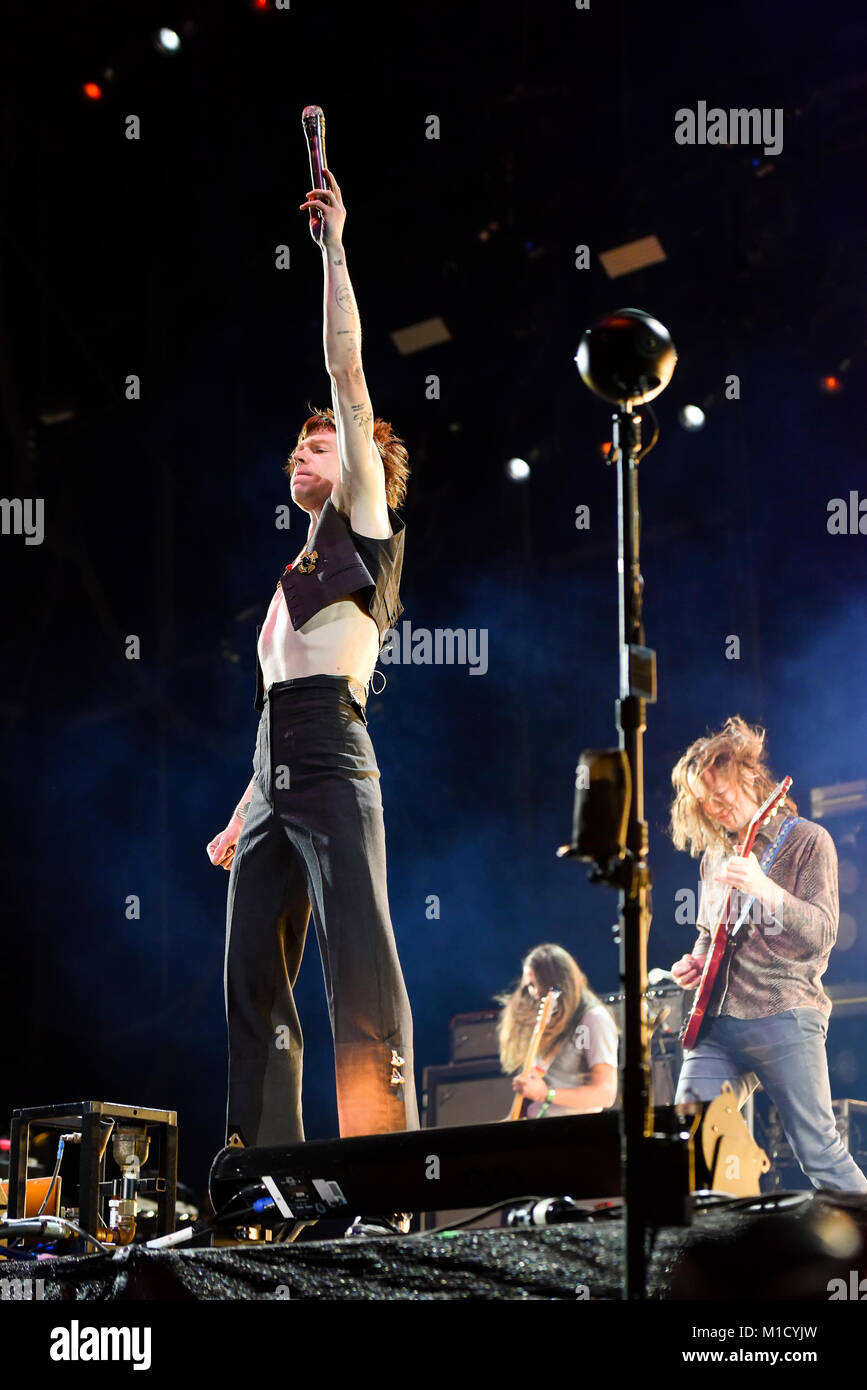 Singer matt shultz cage elephant High Resolution Stock Photography and ...