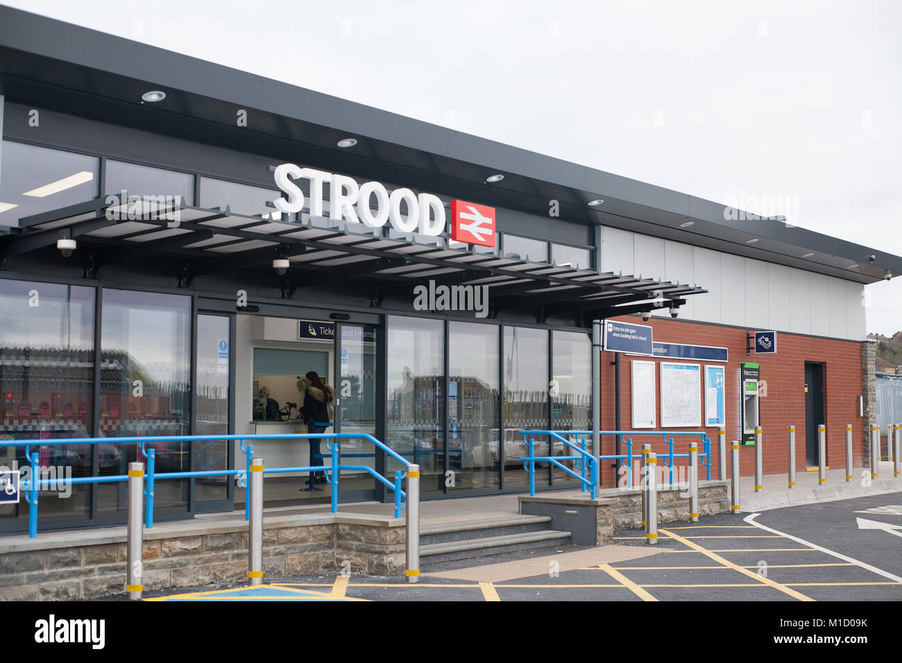 Strood station hi-res stock photography and images - Alamy