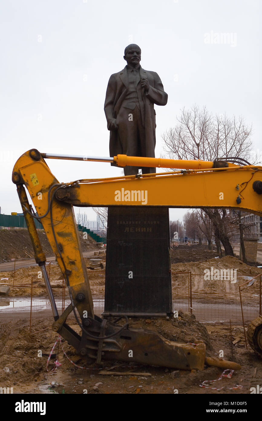 The monument to Lenin on the territory of the former Likhachev plant ...
