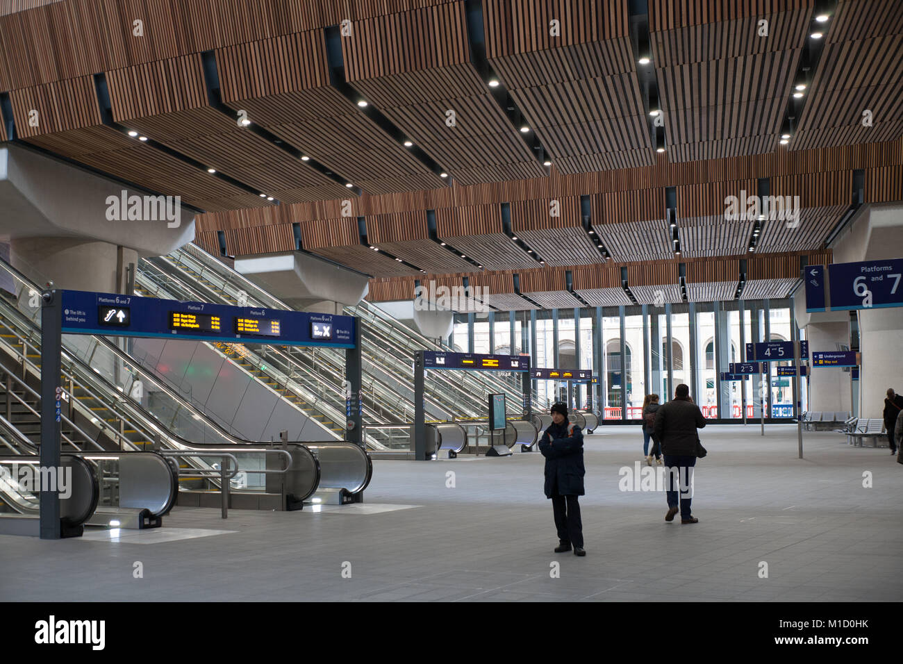 Railway station London Bridge Stock Photo - Alamy