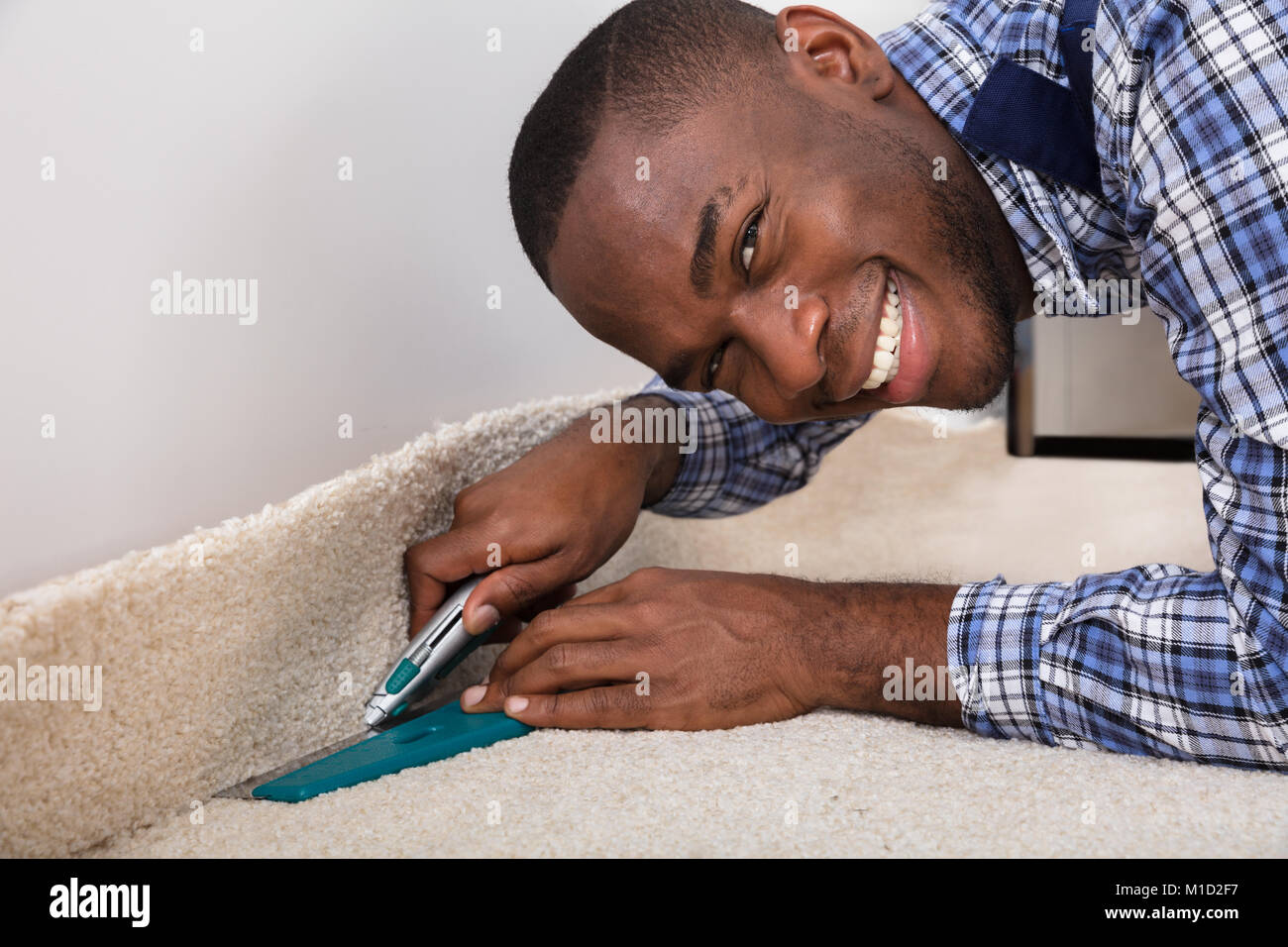 Close-up Of A Craftsman Fitting Carpet On Floor Stock Photo - Alamy