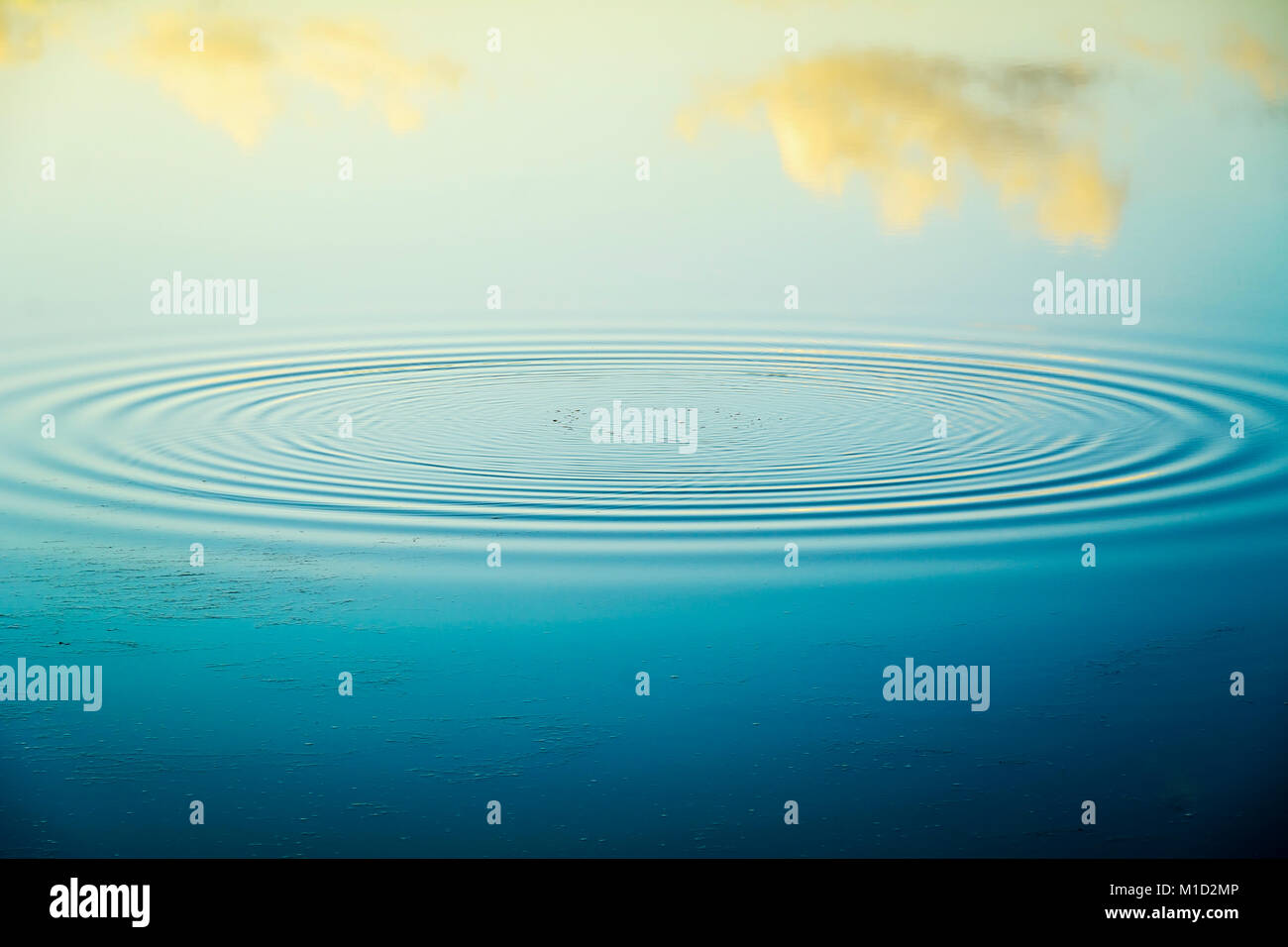 Water ripples reflection blue white circle hi-res stock photography and ...