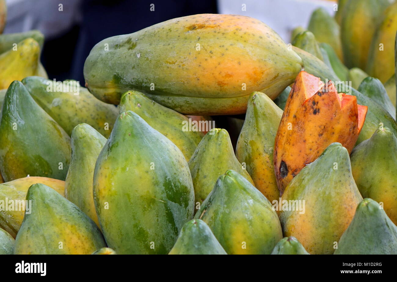 A market in Taiwan sells fresh locally grown papayas Stock Photo - Alamy