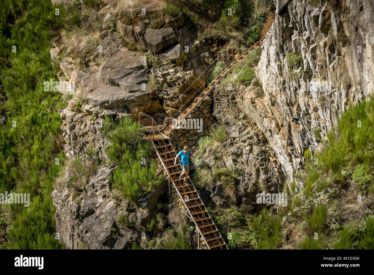 PR1 hiking trail from the Pico do Arieiro to Pico Ruivo, Madeira ...