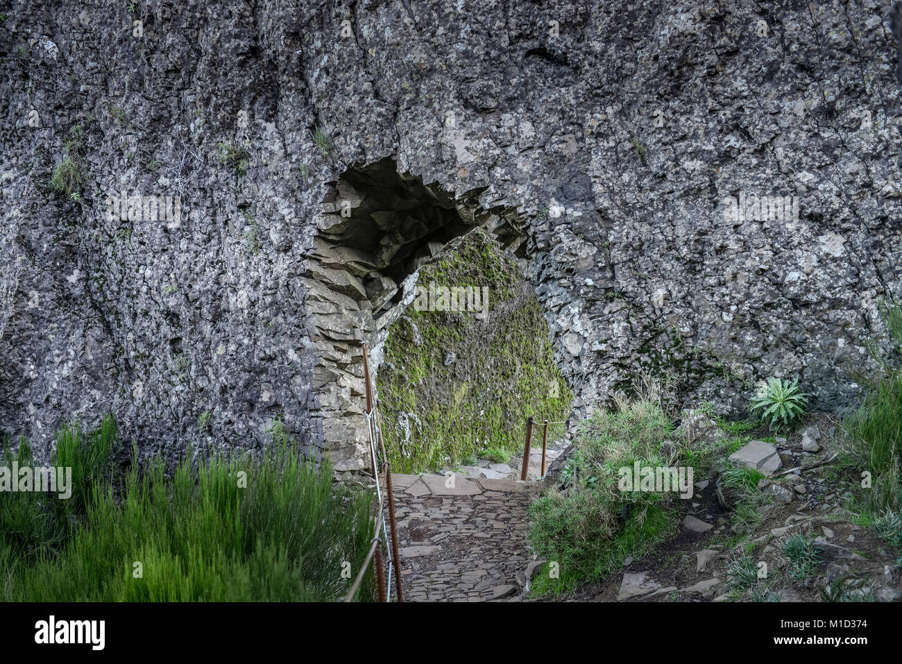 PR1 hiking trail from the Pico do Arieiro to Pico Ruivo, Madeira ...