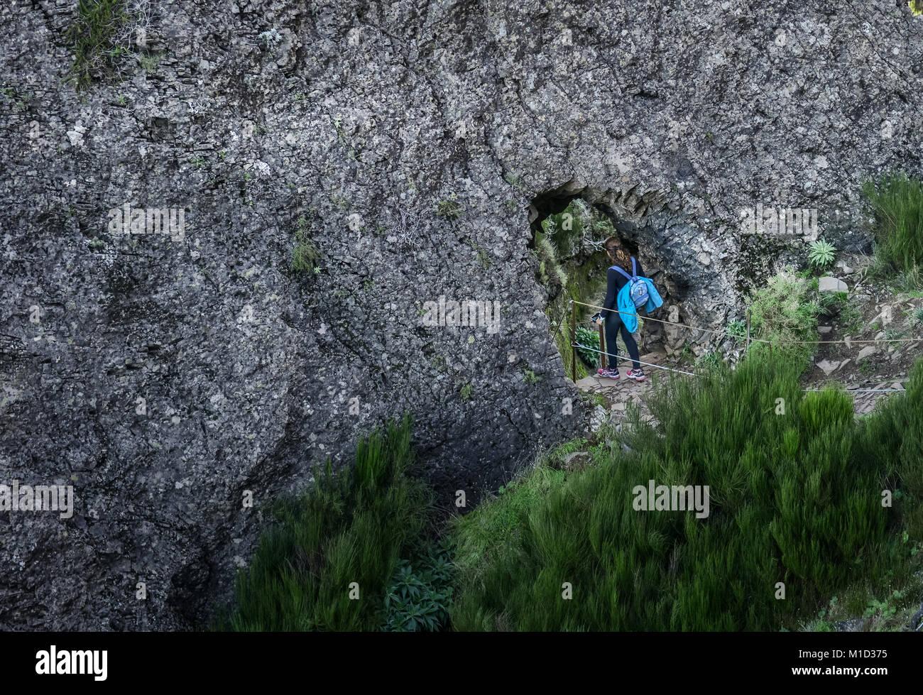 PR1 hiking trail from the Pico do Arieiro to Pico Ruivo, Madeira ...