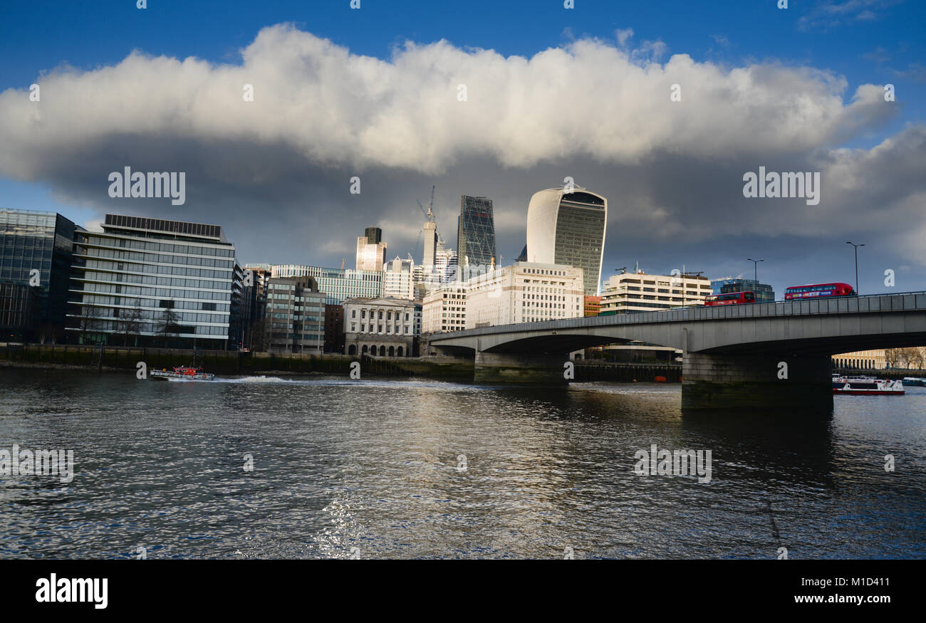 London Bridge crossing the Thames Stock Photo - Alamy