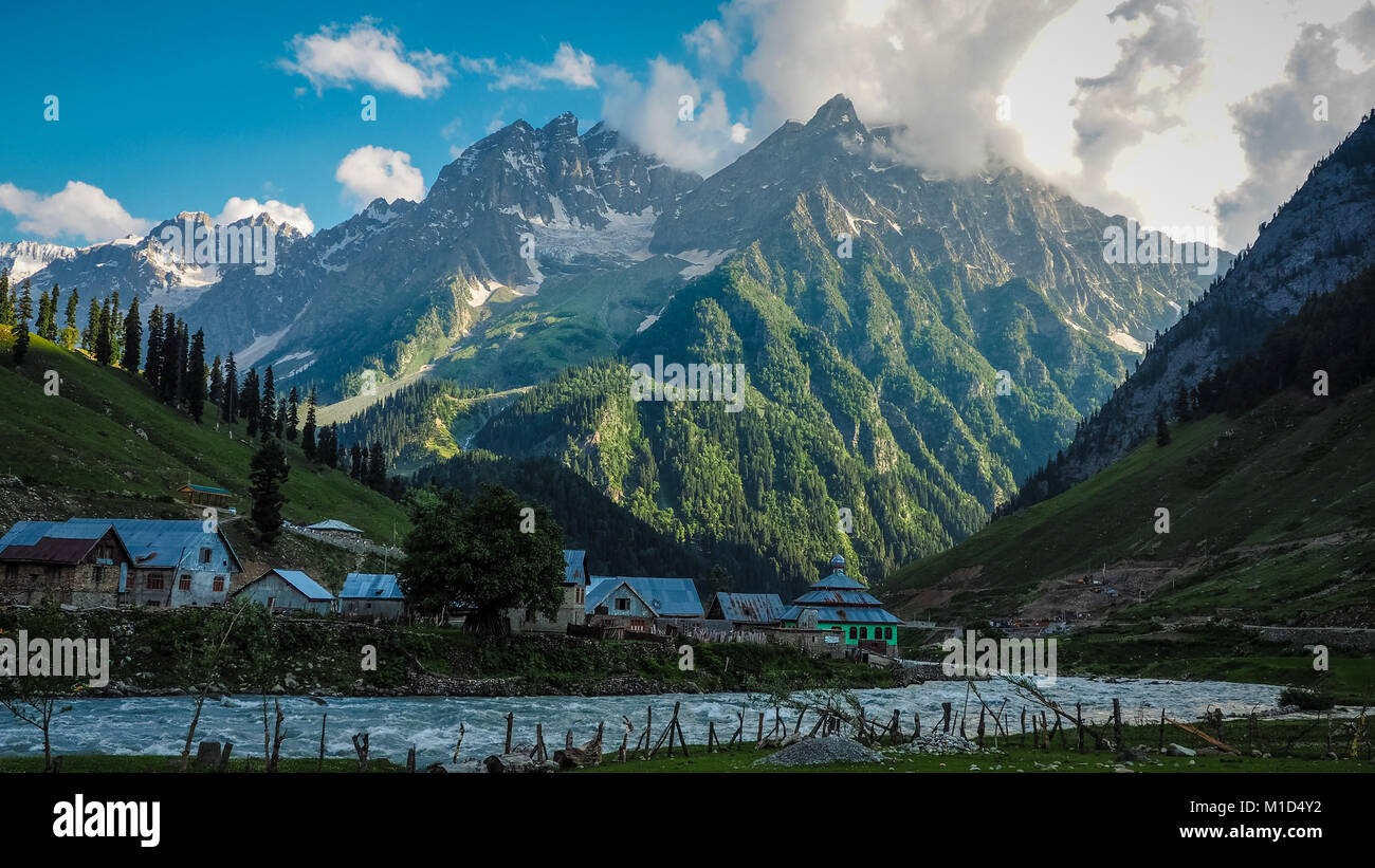 Beautiful mountain landscape of Sonamarg, Jammu and Kashmir state ...