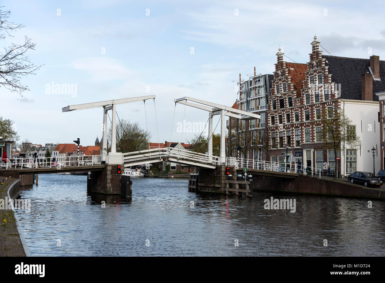 The pedestrian crossing Gravestenenbrug is a double drawbridge over the ...