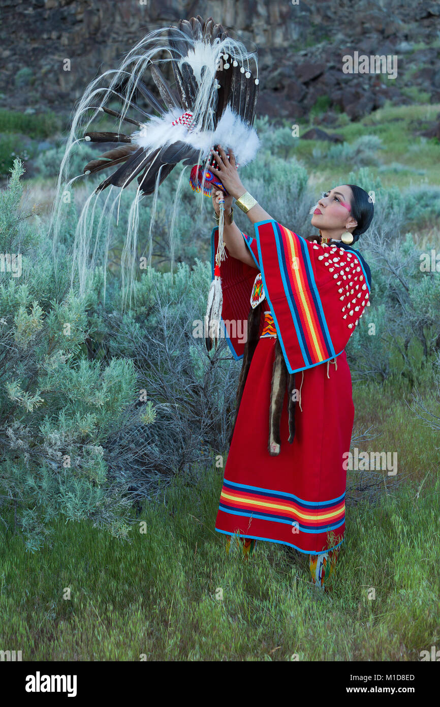 Willow Abrahamson poses in sage at Twin Falls State Park in Idaho ...