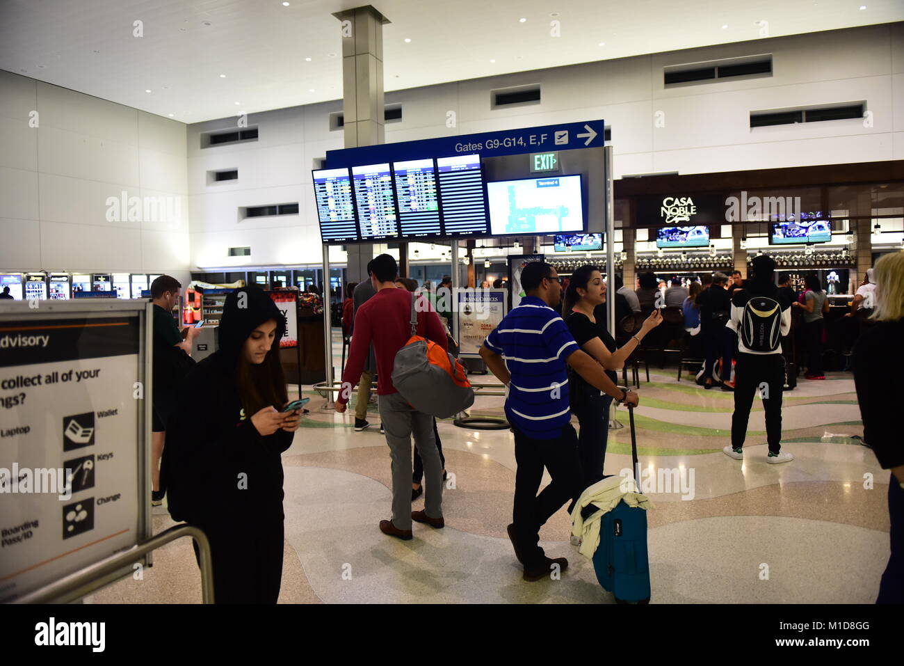 Queue passport usa airport hi-res stock photography and images - Alamy