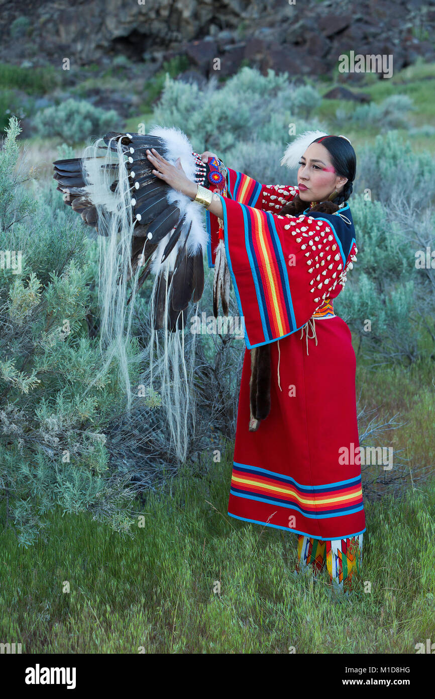 Willow Abrahamson poses in sage at Twin Falls State Park in Idaho ...